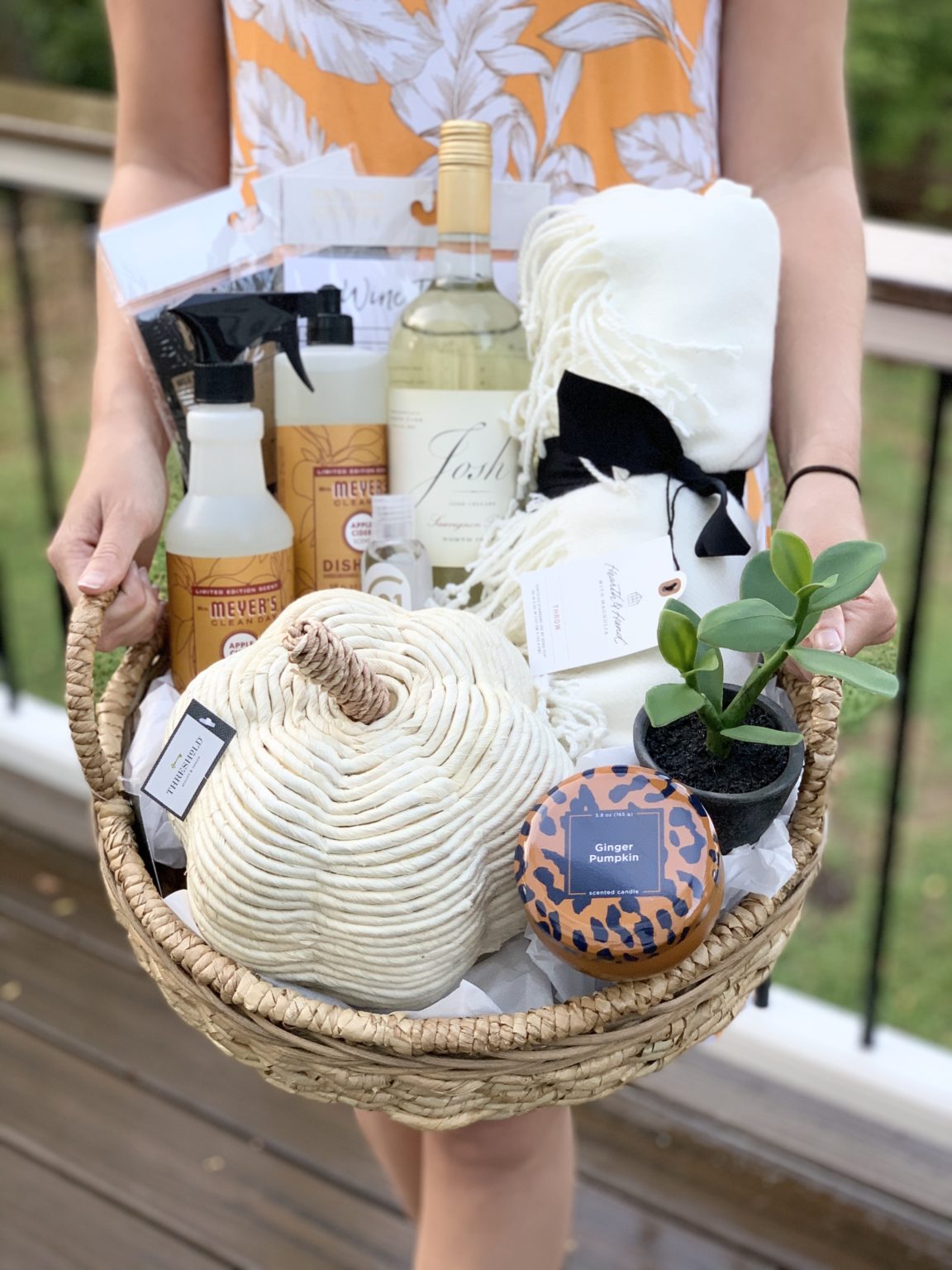 Your Go-To Guide For Closing Gift Inspiration | thechelseapetersen.com